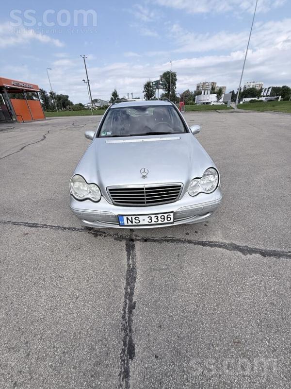 Grey Mercedes-Benz C 180 2006 in Riga, with an engine capacity of 1.80 L and mileage of 233 thousand km for 1700 €, photo 1 on AUTOMOTO.COM.LV