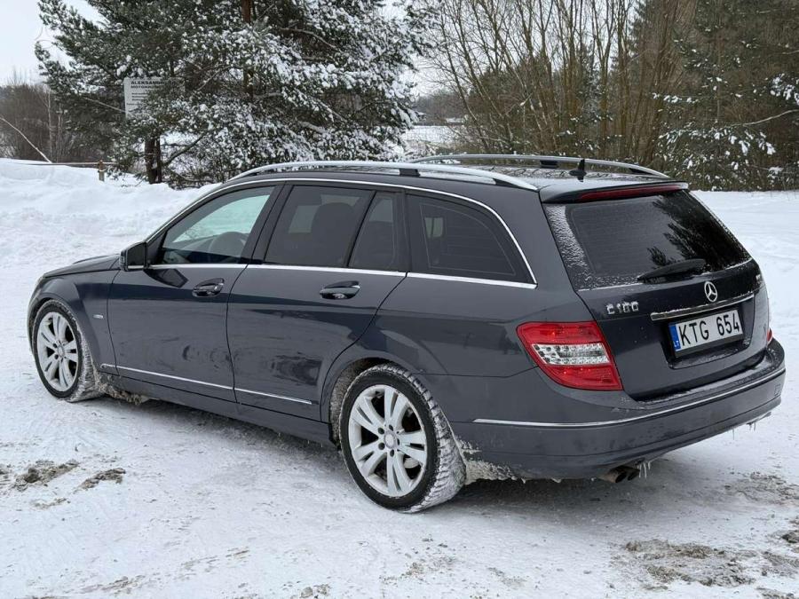 Grey Mercedes-Benz C 180 2010 in Siauliai, with an engine capacity of 1.80 L and mileage of 422 thousand km for 2750 €, photo 3 on AUTOMOTO.COM.LV