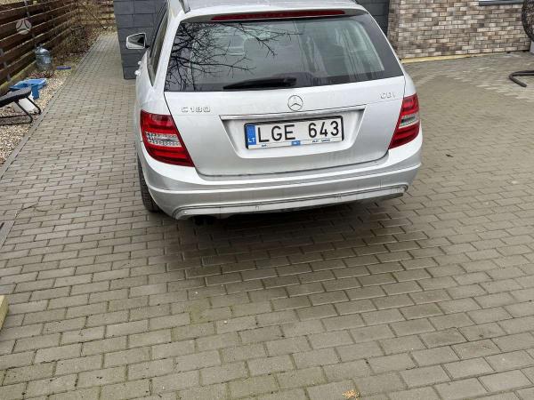 Pelēks Mercedes-Benz C 180 2011 Panevēža, ar dzinēja tilpumu 2.20 L un nobraukumu 322 tūkst. km par 5500 €, foto 3 vietnē AUTOMOTO.COM.LV