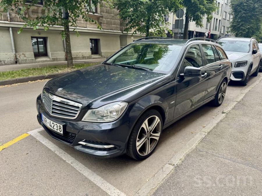 Grey Mercedes-Benz C 180 2011 in Riga, with an engine capacity of 2.20 L and mileage of 370 thousand km for 4900 €, photo 3 on AUTOMOTO.COM.LV