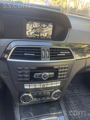 Grey Mercedes-Benz C 180 2011 in Riga, with an engine capacity of 2.20 L and mileage of 370 thousand km for 4900 €, photo 6 on AUTOMOTO.COM.LV