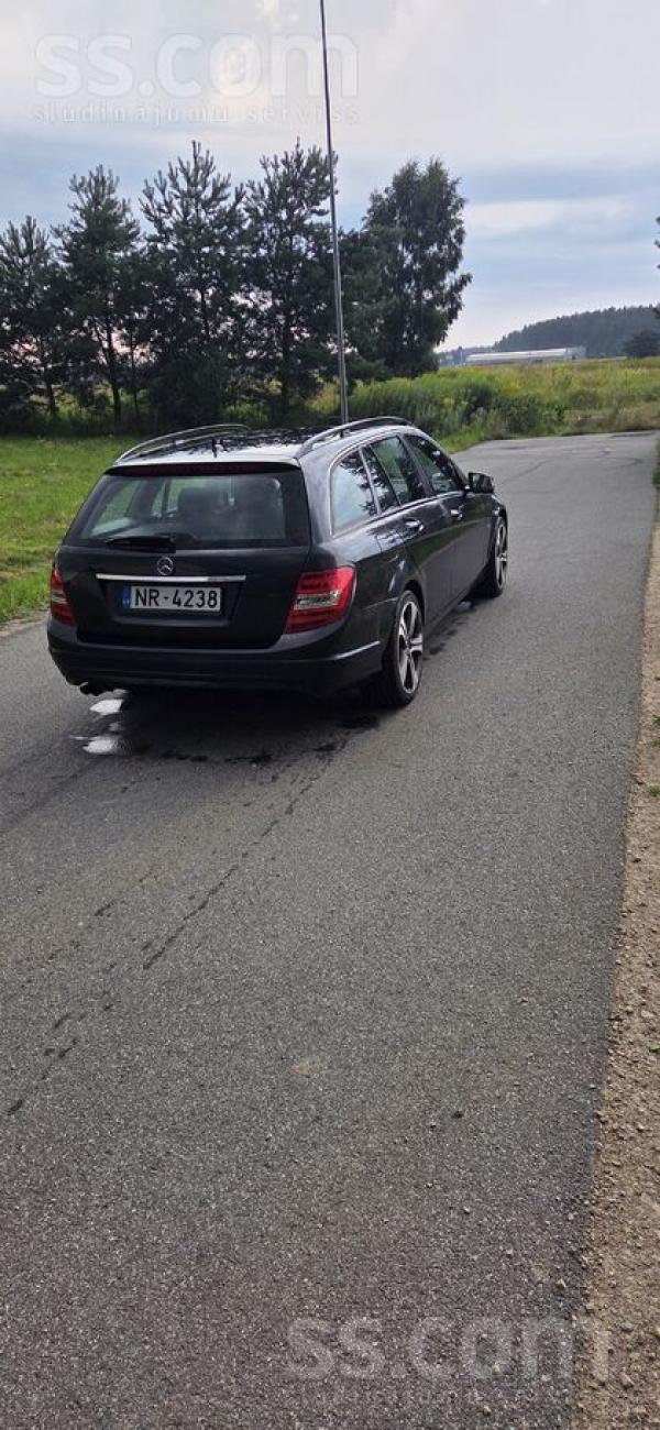 Grey Mercedes-Benz C 180 2011 in Riga, with an engine capacity of 2.20 L and mileage of 374 thousand km for 4900 €, photo 3 on AUTOMOTO.COM.LV