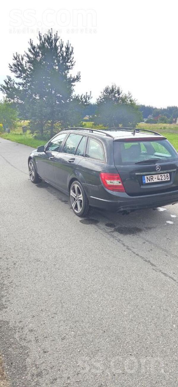 Grey Mercedes-Benz C 180 2011 in Riga, with an engine capacity of 2.20 L and mileage of 374 thousand km for 4900 €, photo 4 on AUTOMOTO.COM.LV