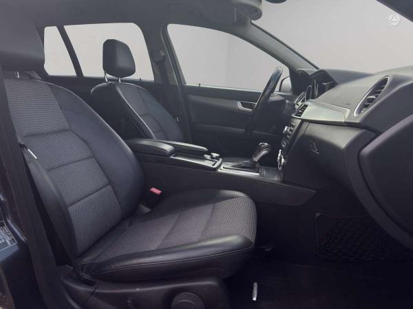 Grey Mercedes-Benz C 180 2011 in Kaunas, with an engine capacity of 1.80 L and mileage of 313 thousand km for 6999 €, photo 9 on AUTOMOTO.COM.LV