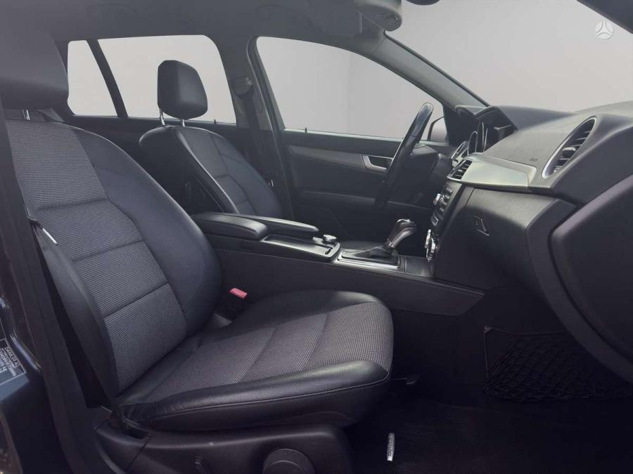 Pelēks Mercedes-Benz C 180 2011 Kauņa, ar dzinēja tilpumu 1.80 L un nobraukumu 313 tūkst. km par 6999 €, foto 9 vietnē AUTOMOTO.COM.LV