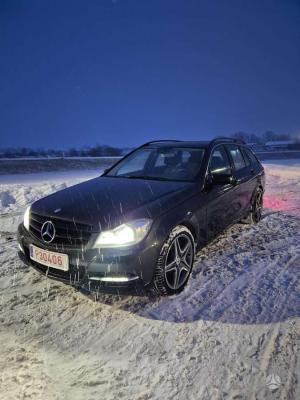 Pelēks Mercedes-Benz C 180 2012 Kauņa, ar dzinēja tilpumu 2.14 L un nobraukumu 273 tūkst. km par 5600 €, foto  vietnē AUTOMOTO.COM.LV