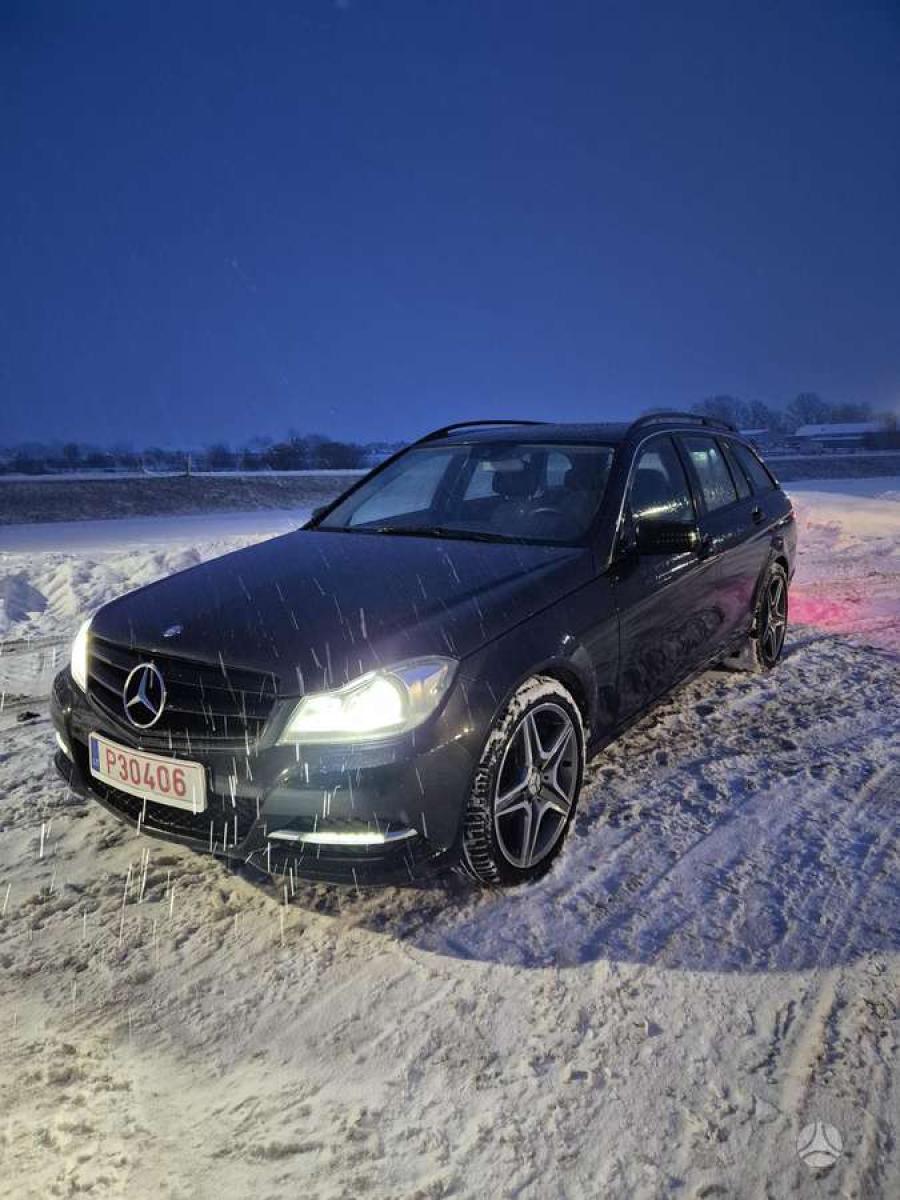 Pelēks Mercedes-Benz C 180 2012 Kauņa, ar dzinēja tilpumu 2.14 L un nobraukumu 273 tūkst. km par 5600 €, foto 1 vietnē AUTOMOTO.COM.LV