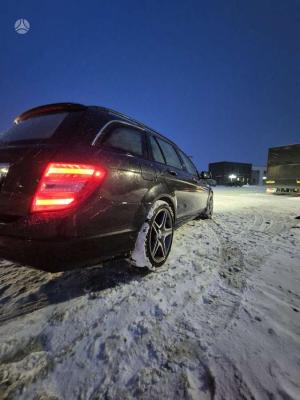 Pelēks Mercedes-Benz C 180 2012 Kauņa, ar dzinēja tilpumu 2.14 L un nobraukumu 273 tūkst. km par 5600 €, foto 5 vietnē AUTOMOTO.COM.LV