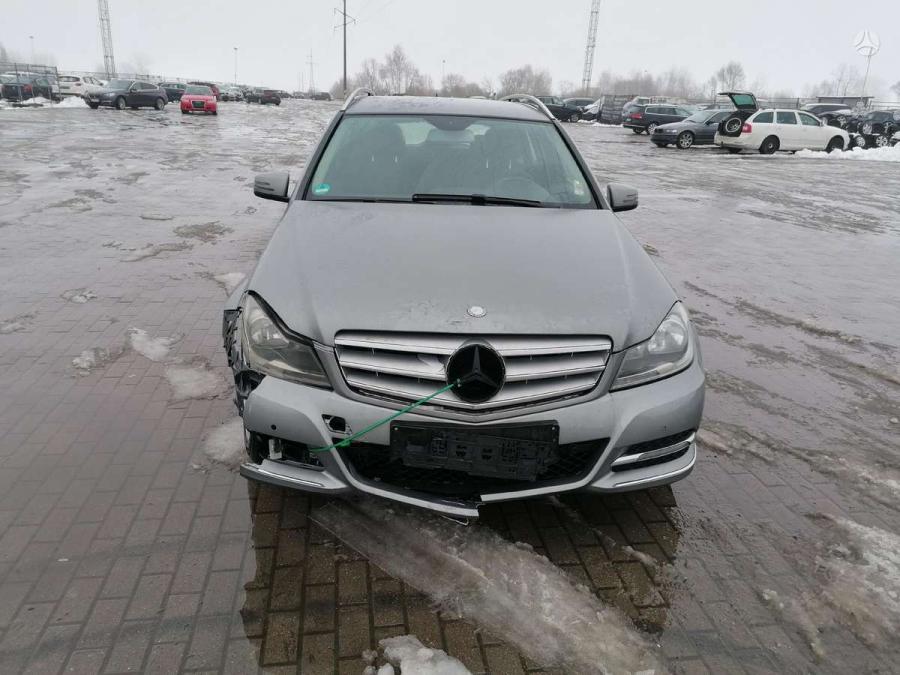 Pelēks Mercedes-Benz C 180 2013 Marijampole, ar dzinēja tilpumu 1.60 L un nobraukumu 179 tūkst. km par 3950 €, foto 2 vietnē AUTOMOTO.COM.LV