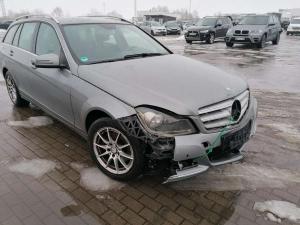 Pelēks Mercedes-Benz C 180 2013 Marijampole, ar dzinēja tilpumu 1.60 L un nobraukumu 179 tūkst. km par 3950 €, foto 3 vietnē AUTOMOTO.COM.LV