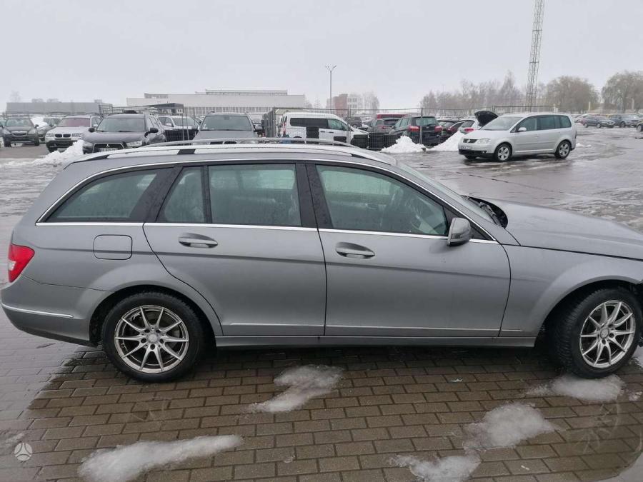 Pelēks Mercedes-Benz C 180 2013 Marijampole, ar dzinēja tilpumu 1.60 L un nobraukumu 179 tūkst. km par 3950 €, foto 4 vietnē AUTOMOTO.COM.LV