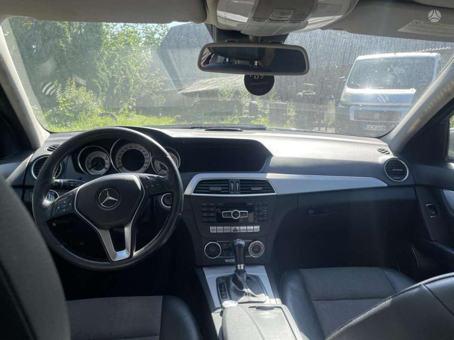 Pelēks Mercedes-Benz C 180 2013 Plungė, ar dzinēja tilpumu 2.10 L un nobraukumu 290 tūkst. km par 2900 €, foto 8 vietnē AUTOMOTO.COM.LV