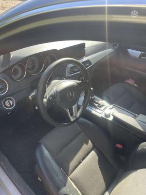 Pelēks Mercedes-Benz C 180 2013 Plungė, ar dzinēja tilpumu 2.10 L un nobraukumu 290 tūkst. km par 2900 €, foto 9 vietnē AUTOMOTO.COM.LV