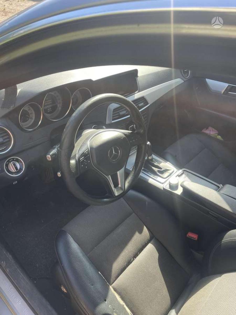 Pelēks Mercedes-Benz C 180 2013 Plungė, ar dzinēja tilpumu 2.10 L un nobraukumu 290 tūkst. km par 2900 €, foto 9 vietnē AUTOMOTO.COM.LV