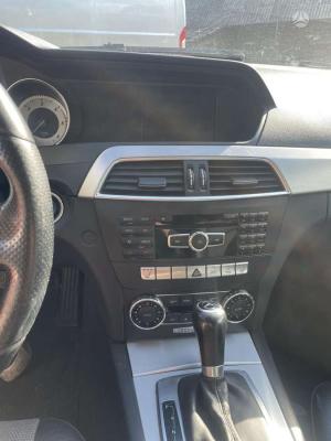 Pelēks Mercedes-Benz C 180 2013 Plungė, ar dzinēja tilpumu 2.10 L un nobraukumu 290 tūkst. km par 2900 €, foto 10 vietnē AUTOMOTO.COM.LV