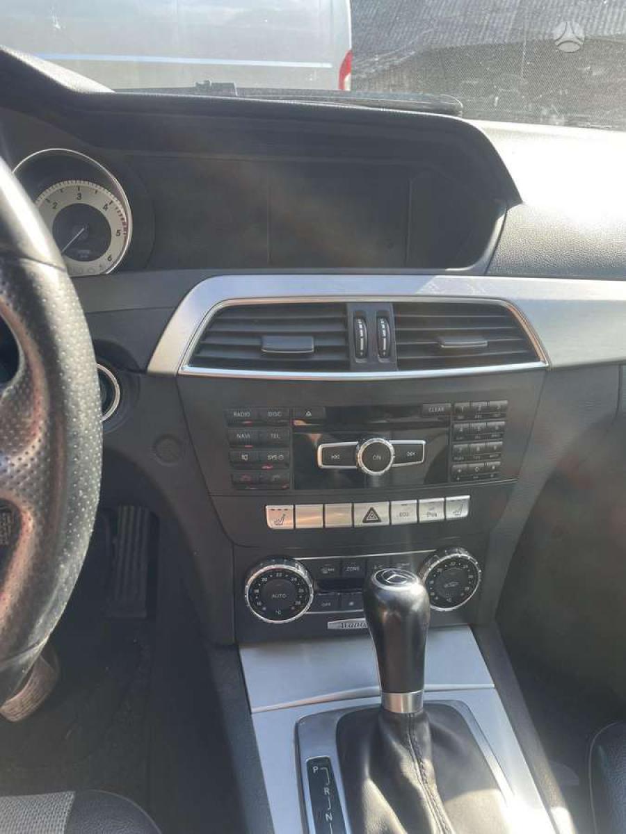Pelēks Mercedes-Benz C 180 2013 Plungė, ar dzinēja tilpumu 2.10 L un nobraukumu 290 tūkst. km par 2900 €, foto 10 vietnē AUTOMOTO.COM.LV