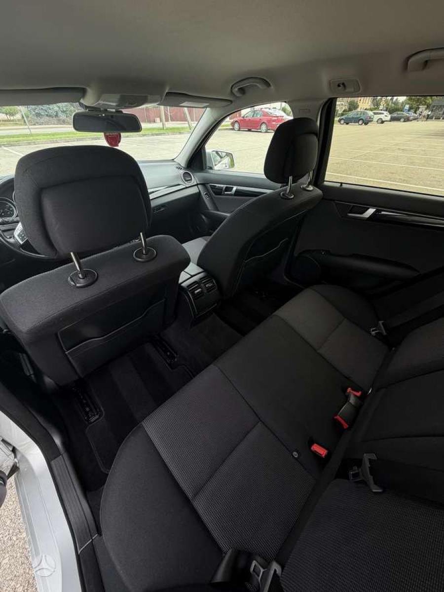 Pelēks Mercedes-Benz C 180 2013 Kauņa, ar dzinēja tilpumu 2.14 L un nobraukumu 227 tūkst. km par 5700 €, foto 11 vietnē AUTOMOTO.COM.LV