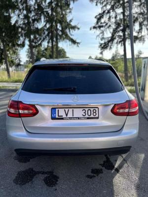 Grey Mercedes-Benz C 180 2015 in Ukmerge, with an engine capacity of 1.60 L and mileage of 176 thousand km for 10200 €, photo 5 on AUTOMOTO.COM.LV