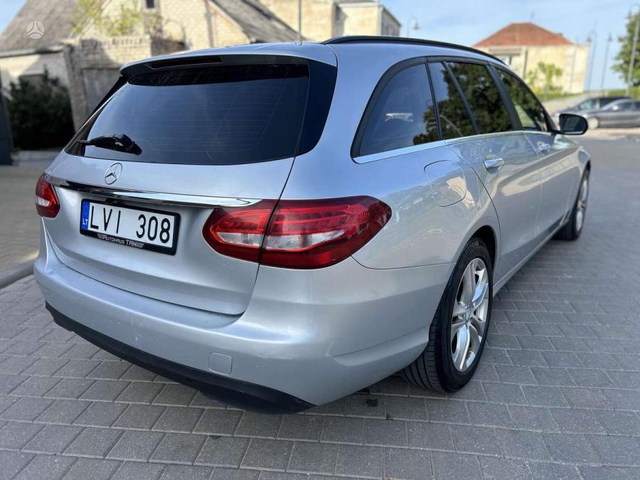 Grey Mercedes-Benz C 180 2015 in Ukmerge, with an engine capacity of 1.60 L and mileage of 176 thousand km for 10200 €, photo 7 on AUTOMOTO.COM.LV