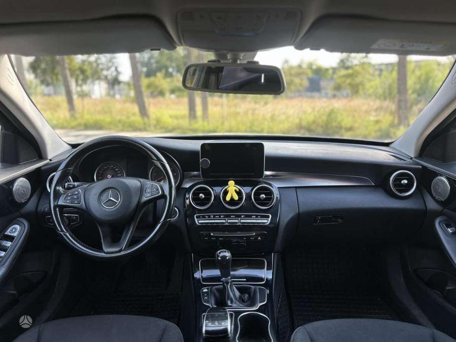 Grey Mercedes-Benz C 180 2015 in Ukmerge, with an engine capacity of 1.60 L and mileage of 176 thousand km for 10200 €, photo 8 on AUTOMOTO.COM.LV