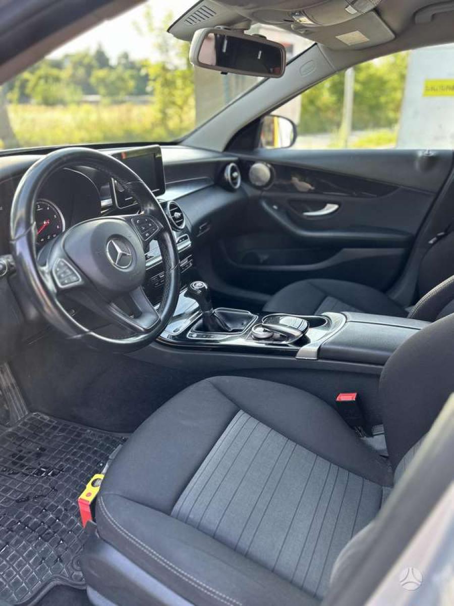 Grey Mercedes-Benz C 180 2015 in Ukmerge, with an engine capacity of 1.60 L and mileage of 176 thousand km for 10200 €, photo 10 on AUTOMOTO.COM.LV