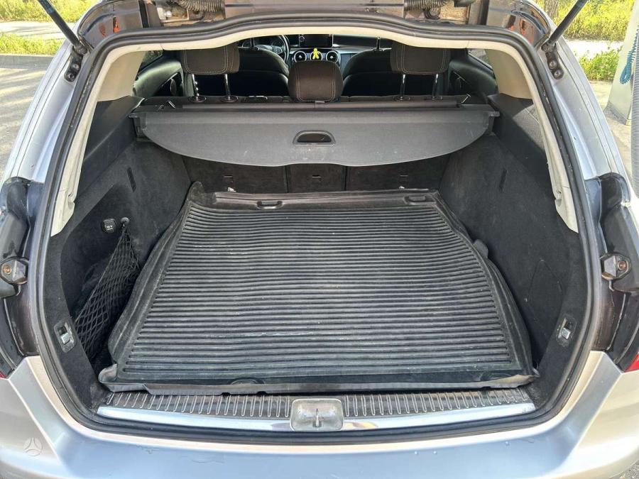 Grey Mercedes-Benz C 180 2015 in Ukmerge, with an engine capacity of 1.60 L and mileage of 176 thousand km for 10200 €, photo 12 on AUTOMOTO.COM.LV