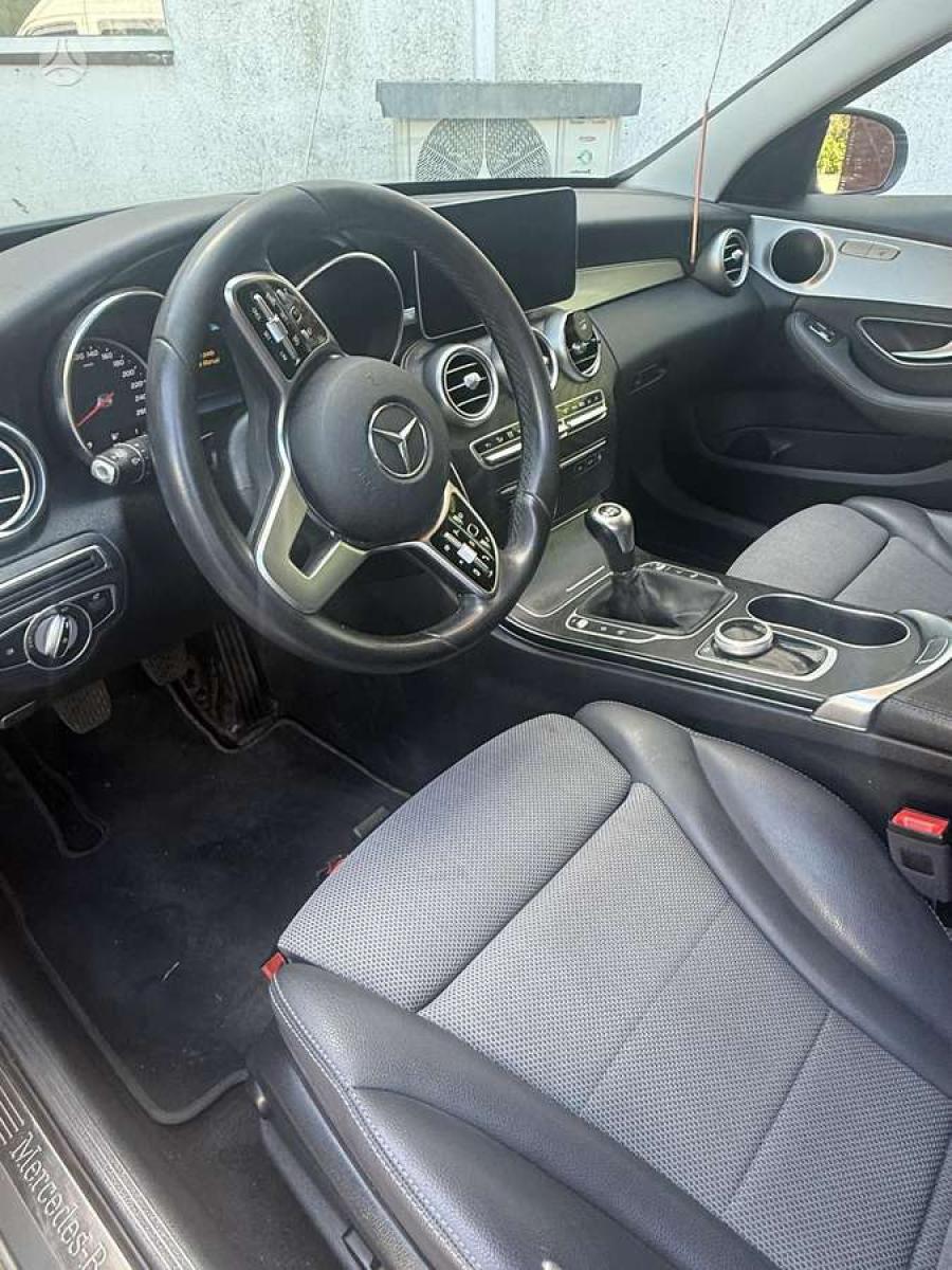 Pelēks Mercedes-Benz C 180 2019 Šauļi, ar dzinēja tilpumu 1.60 L un nobraukumu 98 tūkst. km par 17200 €, foto 18 vietnē AUTOMOTO.COM.LV