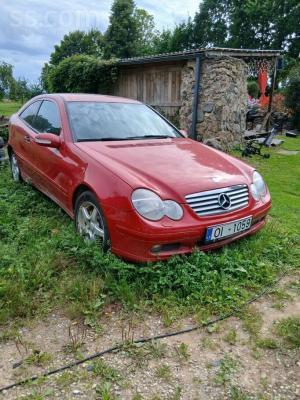 Red Mercedes-Benz C 180 2003 in Jekabpils, with an engine capacity of 1.80 L and mileage of 200 thousand km for 1250 €, photo  on AUTOMOTO.COM.LV