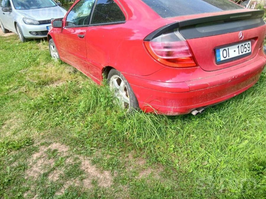 Красный Мерседес Ц 180 2003 в Екабпилс, объемом двигателя 1.80 л и пробегом 200 тыс. км за 1250 €, фото 6 на AUTOMOTO.COM.LV