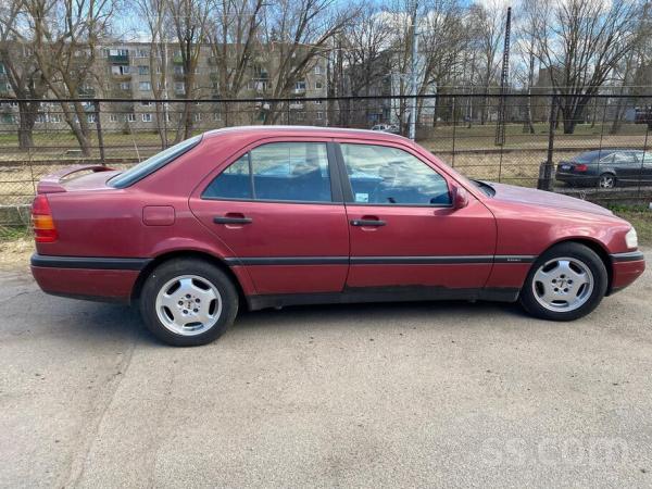 Red Mercedes-Benz C 180 1994 in Riga, with an engine capacity of 1.80 L and mileage of 238 thousand km for 1000 €, photo 1 on AUTOMOTO.COM.LV
