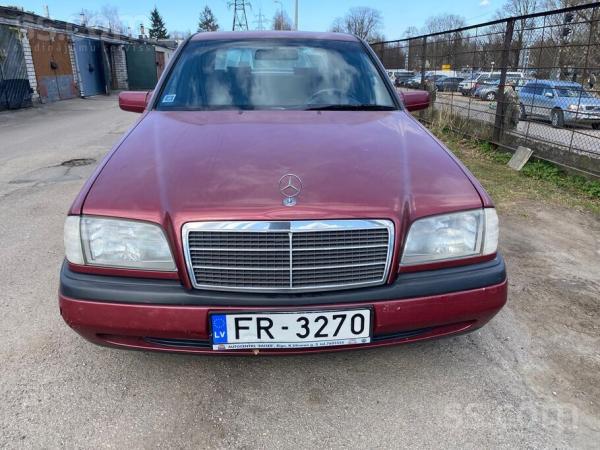Red Mercedes-Benz C 180 1994 in Riga, with an engine capacity of 1.80 L and mileage of 238 thousand km for 1000 €, photo 3 on AUTOMOTO.COM.LV