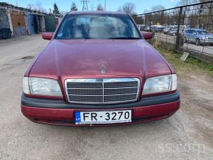 Красный Мерседес Ц 180 1994 в Рига, объемом двигателя 1.80 л и пробегом 238 тыс. км за 1000 €, фото 4 на AUTOMOTO.COM.LV