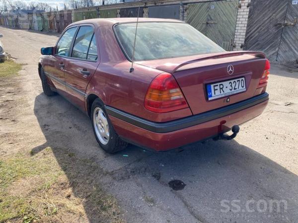 Red Mercedes-Benz C 180 1994 in Riga, with an engine capacity of 1.80 L and mileage of 238 thousand km for 1000 €, photo 5 on AUTOMOTO.COM.LV