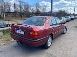 Красный Мерседес Ц 180 1994 в Рига, объемом двигателя 1.80 л и пробегом 238 тыс. км за 1000 €, фото 12 на AUTOMOTO.COM.LV