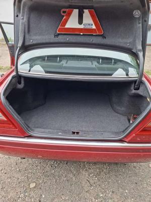Sarkans Mercedes-Benz C 180 1994 Klaipėda, ar dzinēja tilpumu 1.80 L un nobraukumu 125 tūkst. km par 2800 €, foto 4 vietnē AUTOMOTO.COM.LV