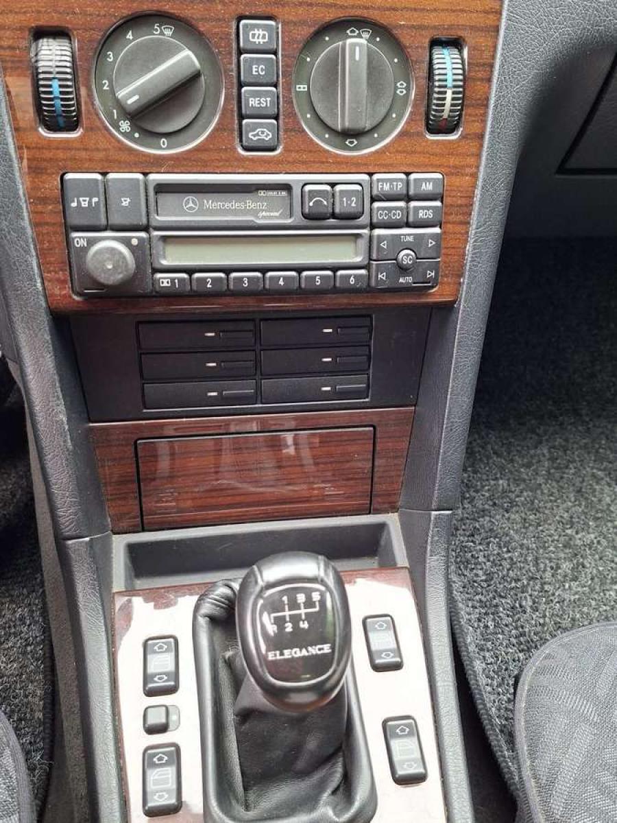 Sarkans Mercedes-Benz C 180 1994 Klaipėda, ar dzinēja tilpumu 1.80 L un nobraukumu 125 tūkst. km par 2800 €, foto 7 vietnē AUTOMOTO.COM.LV