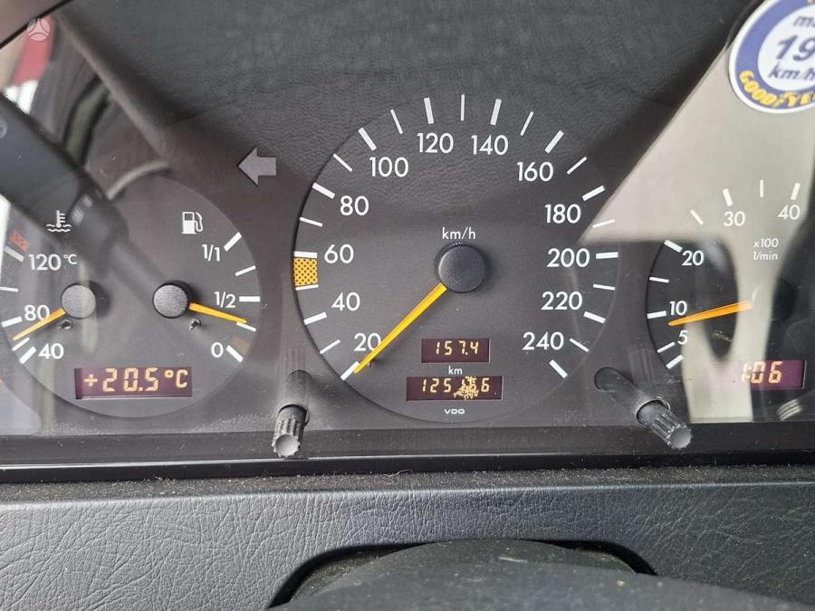 Sarkans Mercedes-Benz C 180 1994 Klaipėda, ar dzinēja tilpumu 1.80 L un nobraukumu 125 tūkst. km par 2800 €, foto 8 vietnē AUTOMOTO.COM.LV