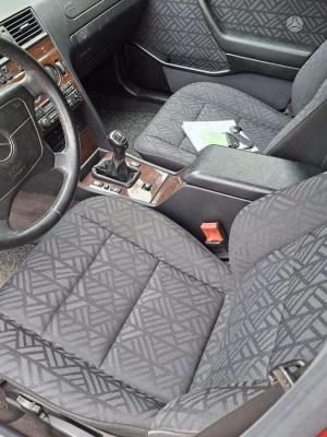 Sarkans Mercedes-Benz C 180 1994 Klaipėda, ar dzinēja tilpumu 1.80 L un nobraukumu 125 tūkst. km par 2800 €, foto 11 vietnē AUTOMOTO.COM.LV