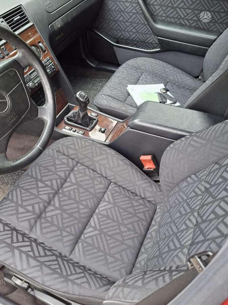 Sarkans Mercedes-Benz C 180 1994 Klaipėda, ar dzinēja tilpumu 1.80 L un nobraukumu 125 tūkst. km par 2800 €, foto 11 vietnē AUTOMOTO.COM.LV