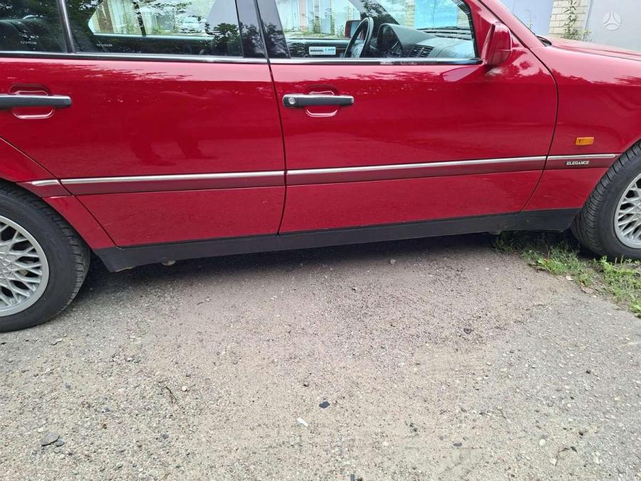 Sarkans Mercedes-Benz C 180 1994 Klaipėda, ar dzinēja tilpumu 1.80 L un nobraukumu 125 tūkst. km par 2800 €, foto 13 vietnē AUTOMOTO.COM.LV