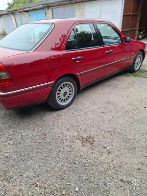 Sarkans Mercedes-Benz C 180 1994 Klaipėda, ar dzinēja tilpumu 1.80 L un nobraukumu 125 tūkst. km par 2800 €, foto 14 vietnē AUTOMOTO.COM.LV
