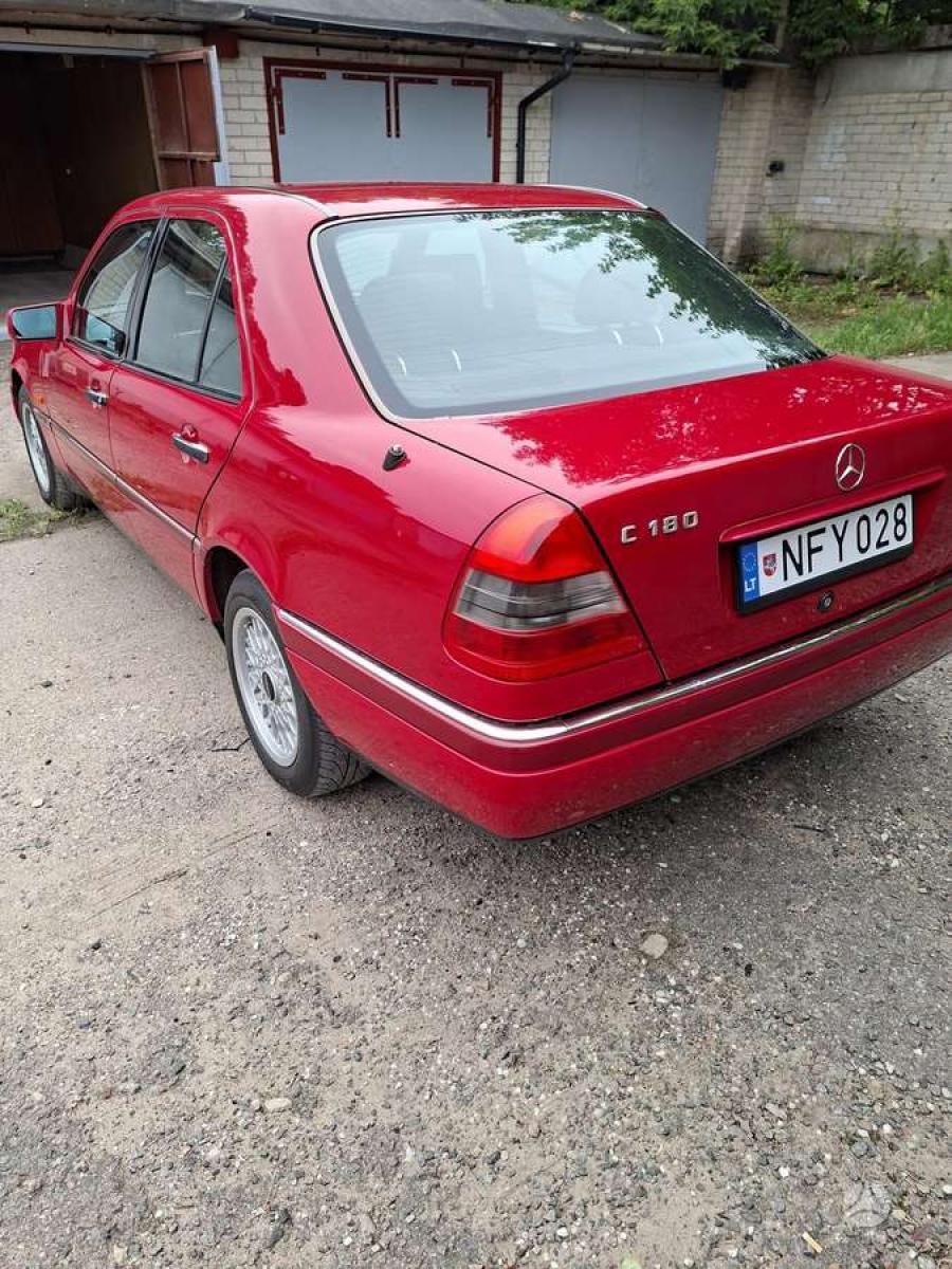 Sarkans Mercedes-Benz C 180 1994 Klaipėda, ar dzinēja tilpumu 1.80 L un nobraukumu 125 tūkst. km par 2800 €, foto 15 vietnē AUTOMOTO.COM.LV