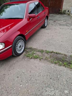 Sarkans Mercedes-Benz C 180 1994 Klaipėda, ar dzinēja tilpumu 1.80 L un nobraukumu 125 tūkst. km par 2800 €, foto 17 vietnē AUTOMOTO.COM.LV