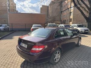 Sarkans Mercedes-Benz C 180 2007 Rīga, ar dzinēja tilpumu 1.80 L un nobraukumu 199 tūkst. km par 3500 €, foto 4 vietnē AUTOMOTO.COM.LV