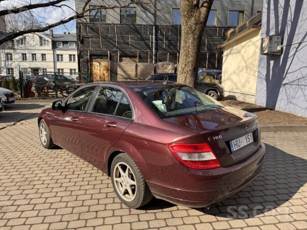 Красный Мерседес Ц 180 2007 в Рига, объемом двигателя 1.80 л и пробегом 199 тыс. км за 3500 €, фото 6 на AUTOMOTO.COM.LV