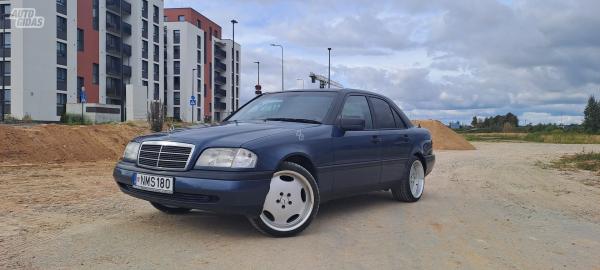 Mercedes-Benz C 180 1994 Viļņa, ar dzinēja tilpumu 1.80 L un nobraukumu 230 tūkst. km par 2600 €, foto 1 vietnē AUTOMOTO.COM.LV