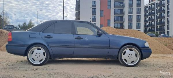 Mercedes-Benz C 180 1994 Viļņa, ar dzinēja tilpumu 1.80 L un nobraukumu 230 tūkst. km par 2600 €, foto 4 vietnē AUTOMOTO.COM.LV