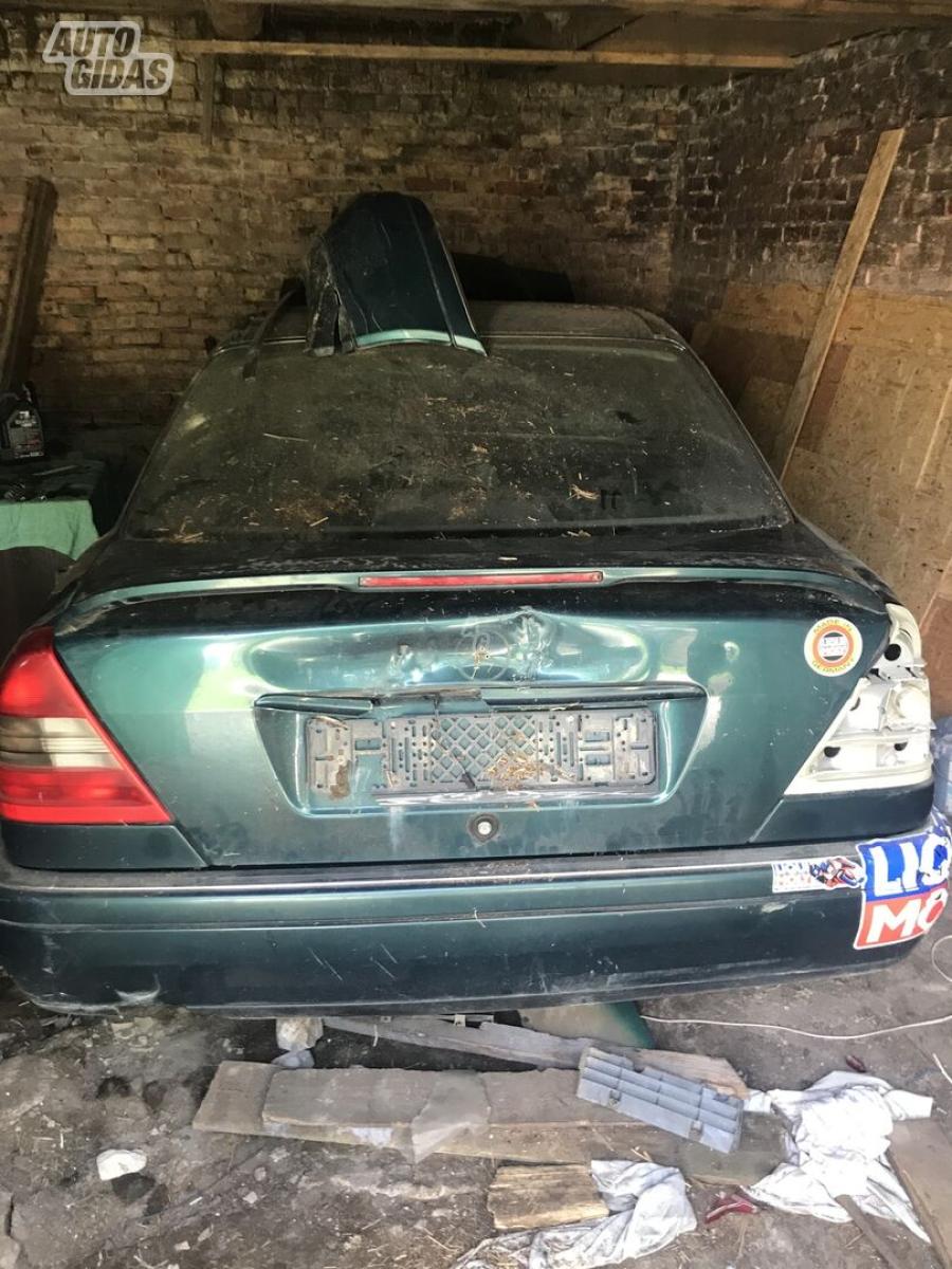 Mercedes-Benz C 180 1994 Šauļi, ar dzinēja tilpumu 1.80 L un nobraukumu 285 tūkst. km par 300 €, foto 1 vietnē AUTOMOTO.COM.LV