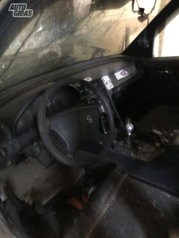 Mercedes-Benz C 180 1994 Šauļi, ar dzinēja tilpumu 1.80 L un nobraukumu 285 tūkst. km par 300 €, foto 3 vietnē AUTOMOTO.COM.LV