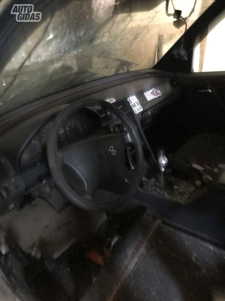 Mercedes-Benz C 180 1994 Šauļi, ar dzinēja tilpumu 1.80 L un nobraukumu 285 tūkst. km par 300 €, foto 4 vietnē AUTOMOTO.COM.LV